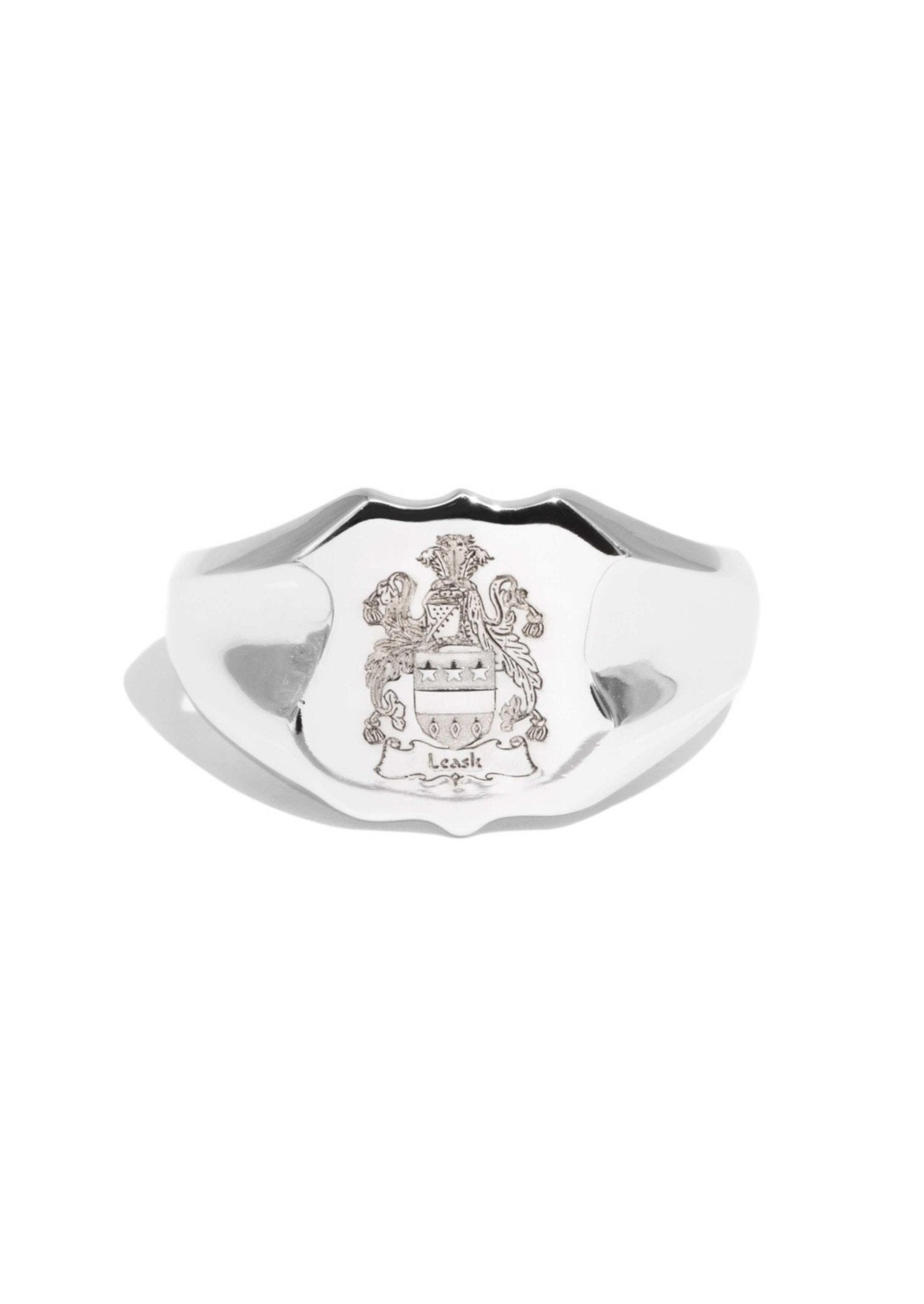 The Theo 9ct White Gold Vintage Crest Signet Ring – Molten Store